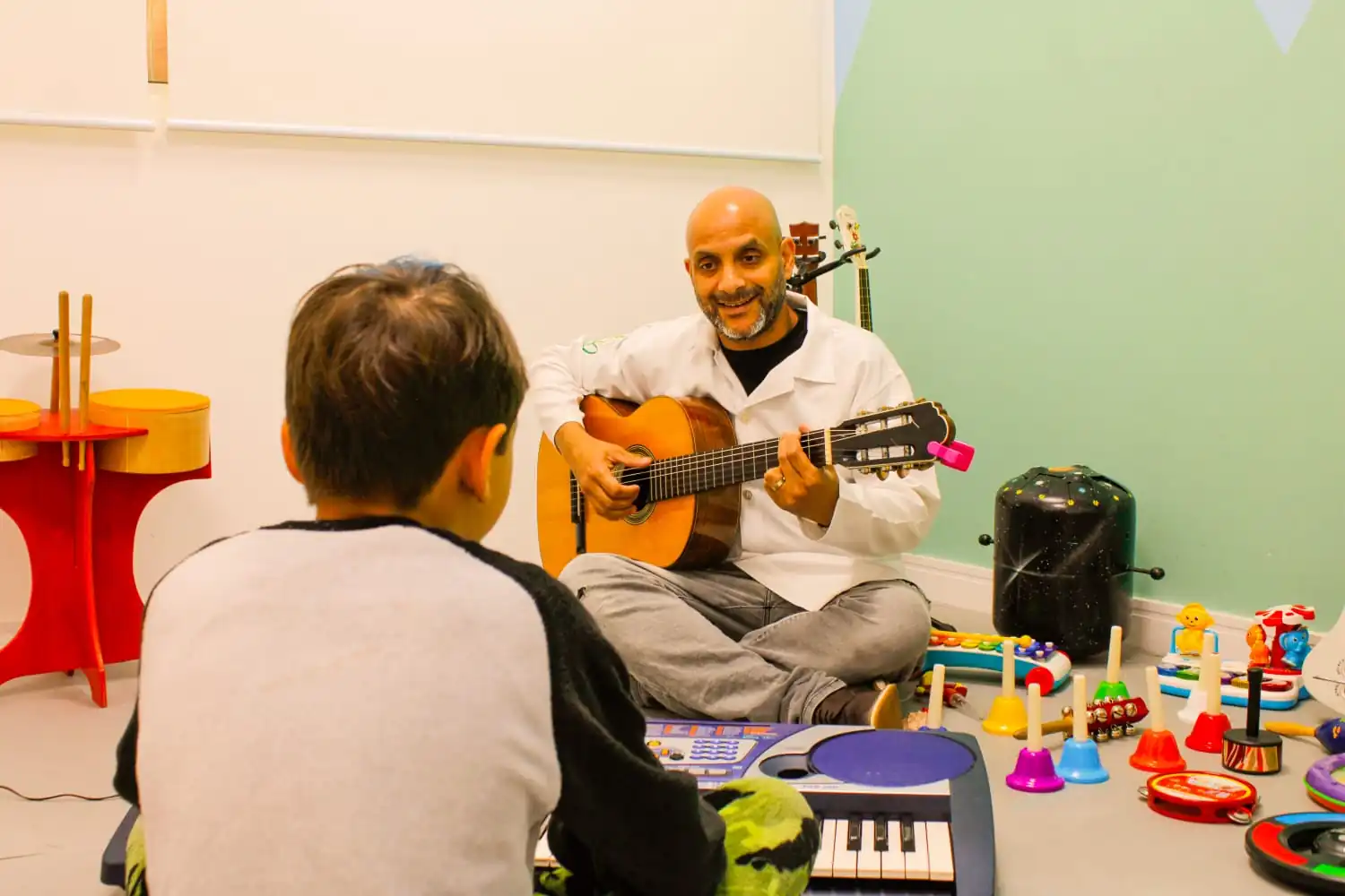 Musicoterapia: "O ser humano é um som musical”, diz terapeuta de ...